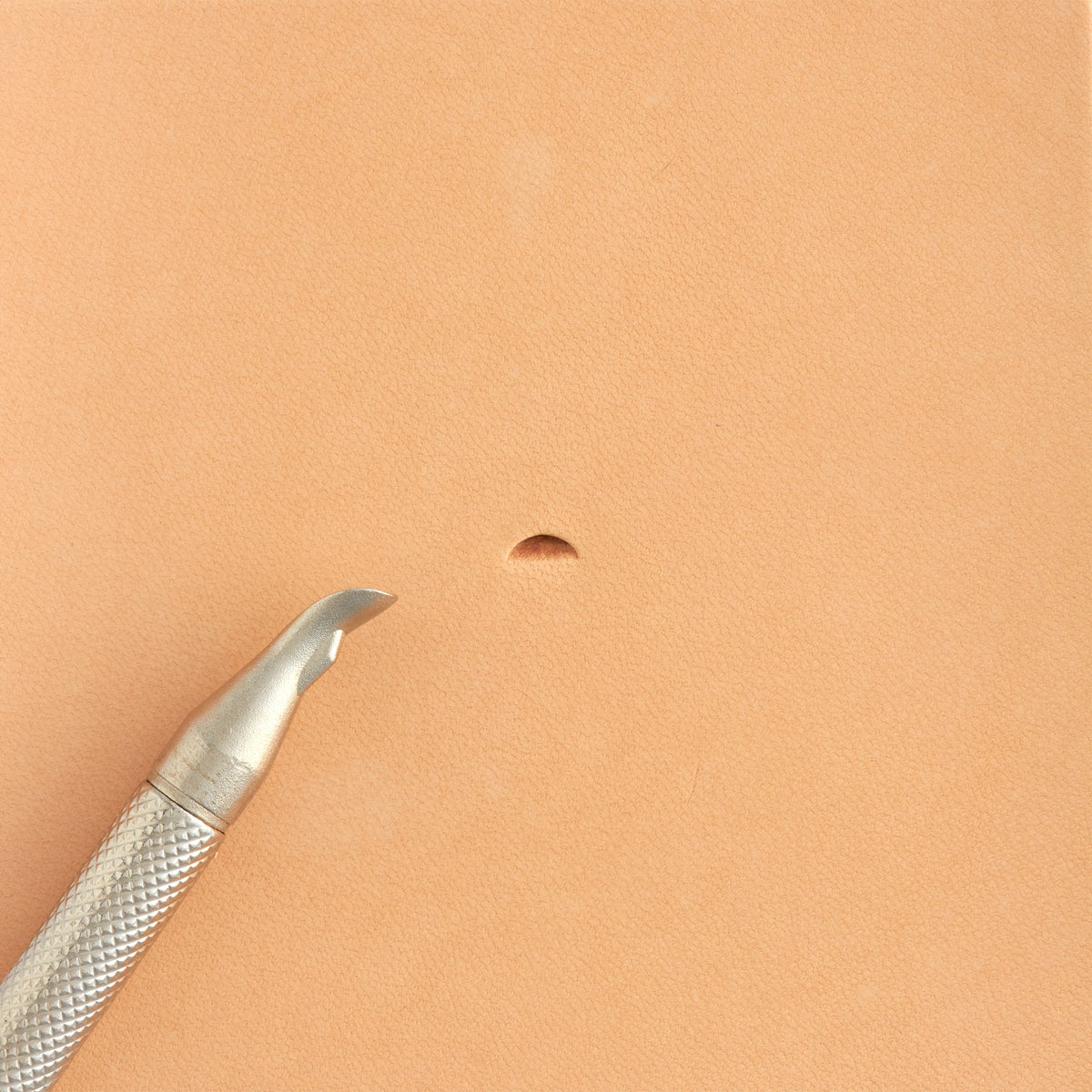 Craftool® Undercut Lifter Stamp — Tandy Leather Canada